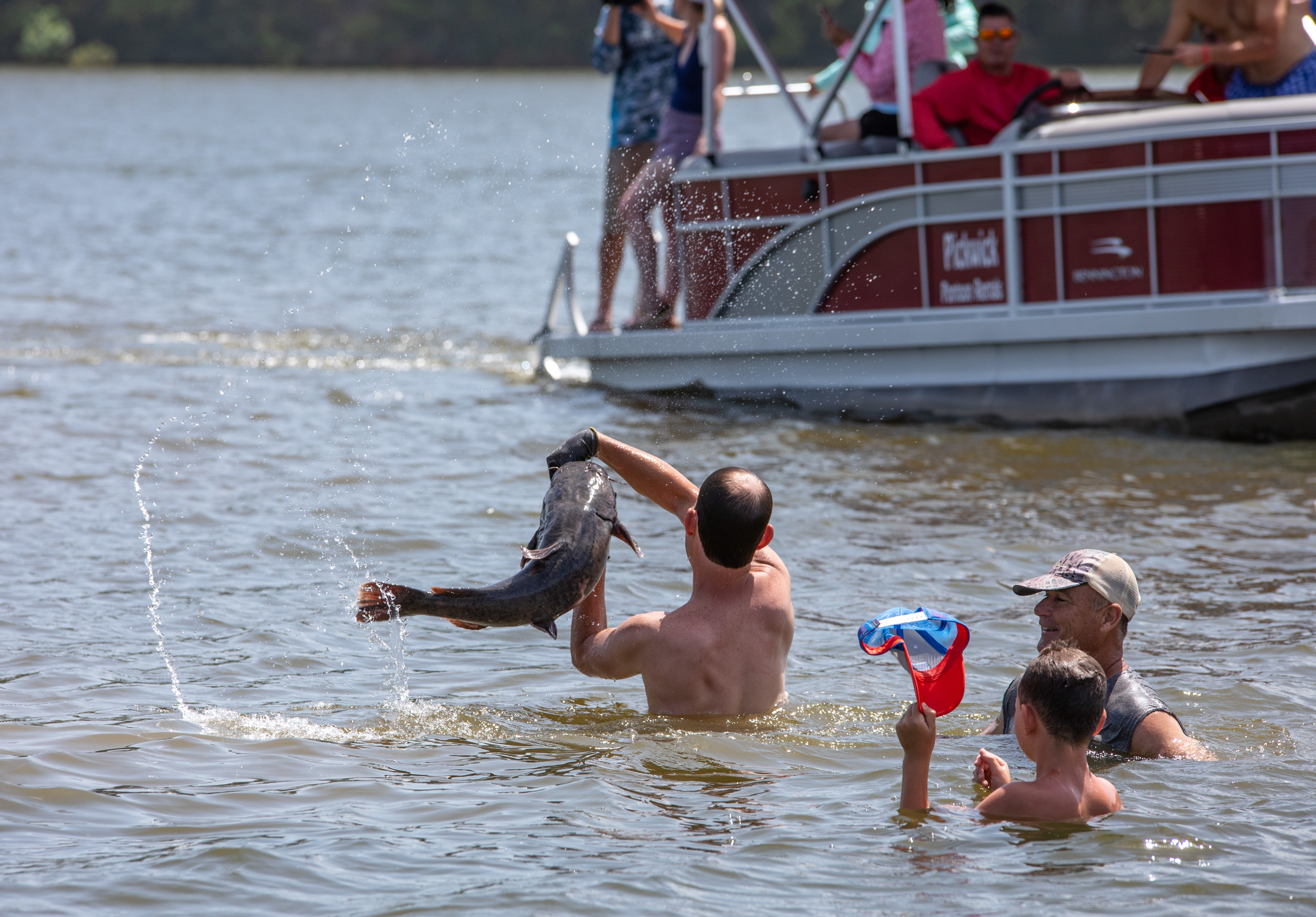Hand-Grabbing Season | Mississippi Department of Wildlife, Fisheries ...